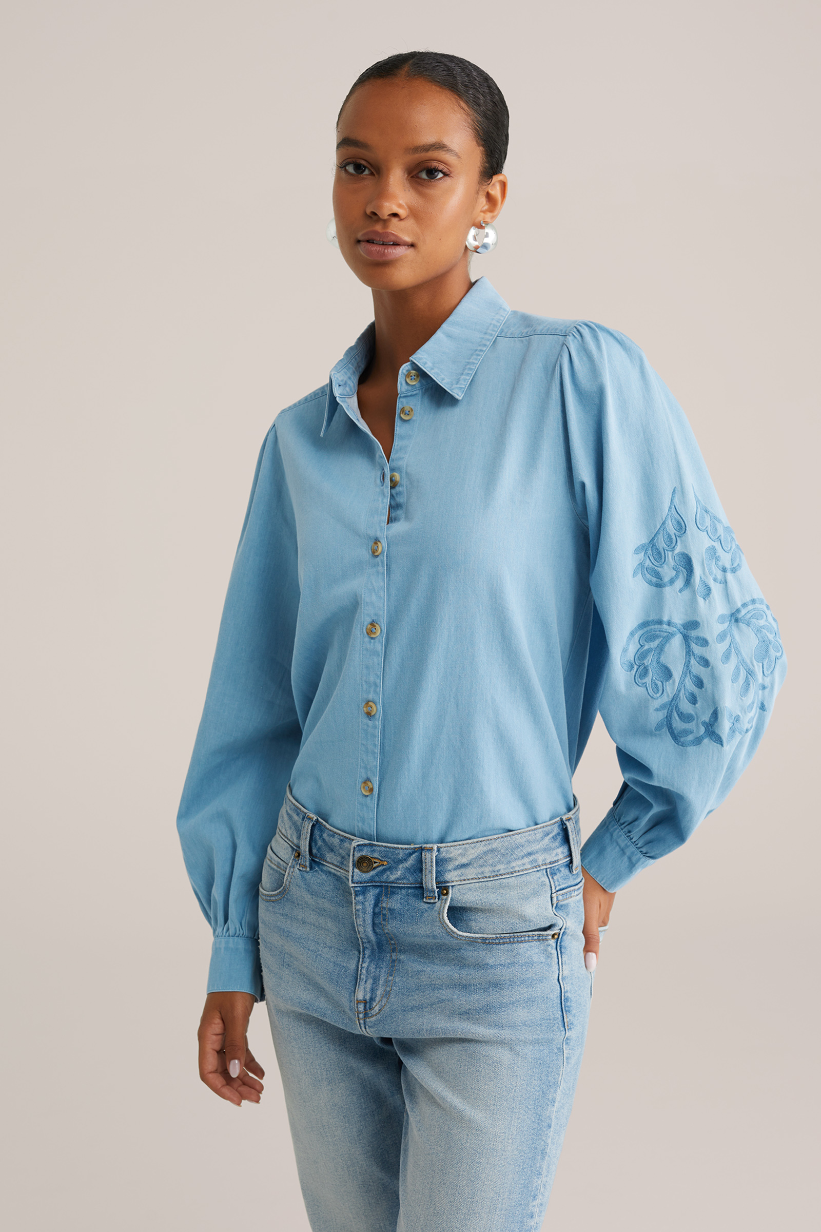 Dames denim blouse met embroideries | wefashion.com