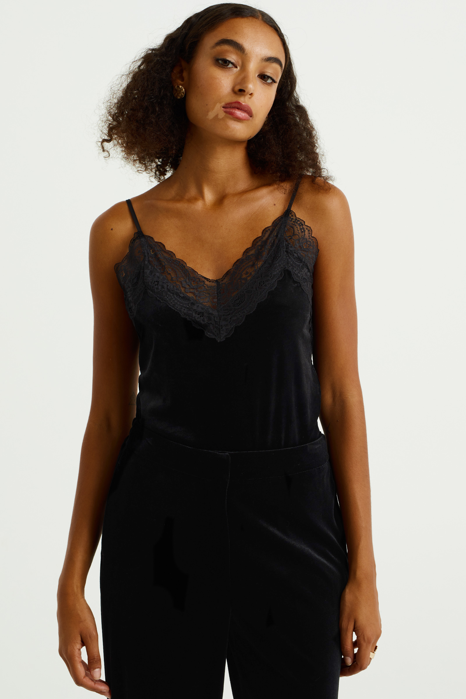 Damen-Samt-Top mit Spitze | wefashion.com