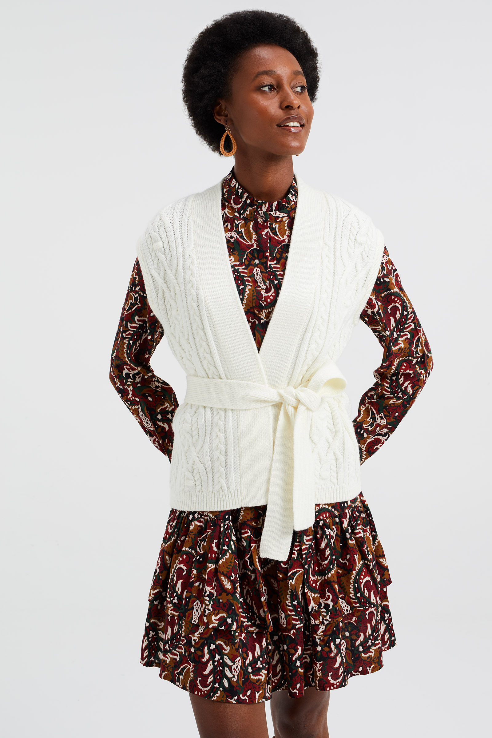 Dames mouwloos vest met ceintuur | wefashion.com